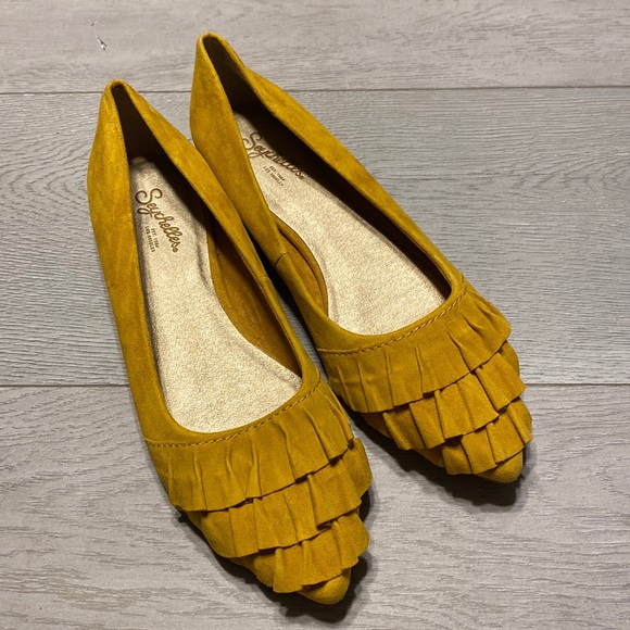 Seychelles | Shoes | Seychelles Pointy Toe Ruffled Ballerina Flats ...